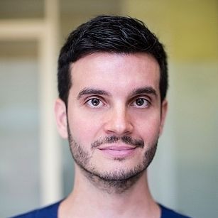 MUDr. Rui Trindade, Zubař